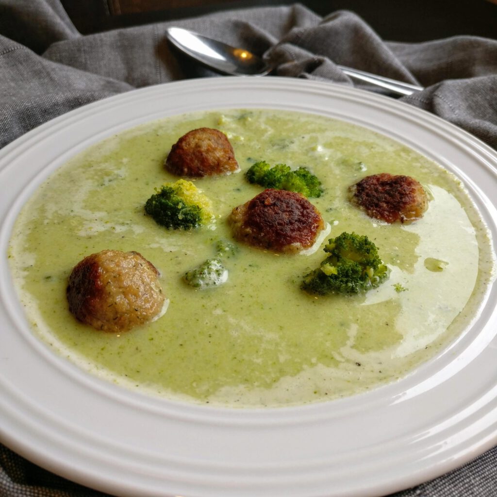 Brokkolisuppe mit Hackbällchen – Herdgeflüster